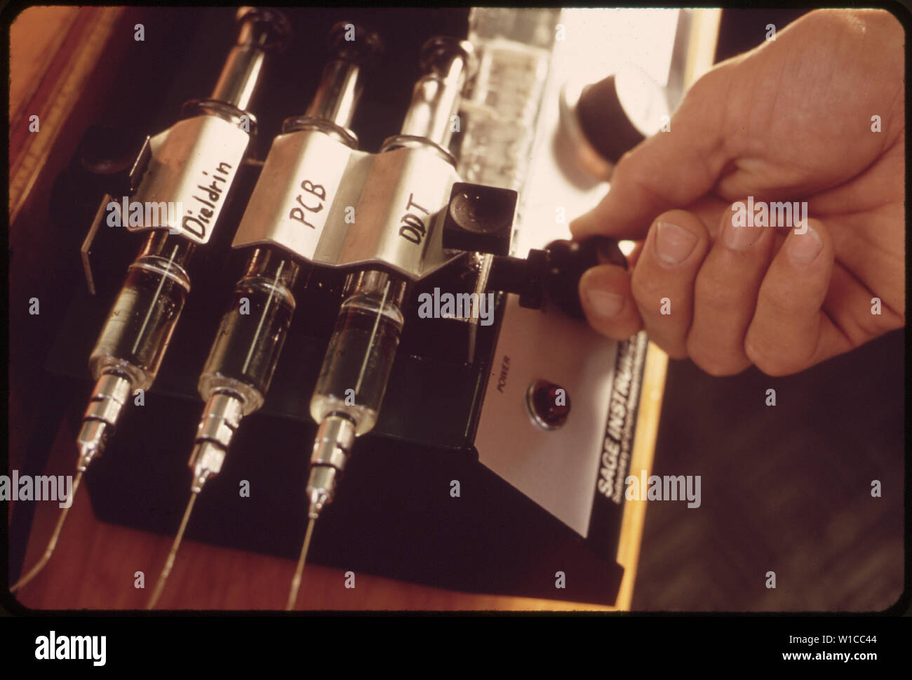 EPA GULF BREEZE LABORATORY: BIOASSAY WET LAB. THIS IS A CLOSE-UP OF A ...