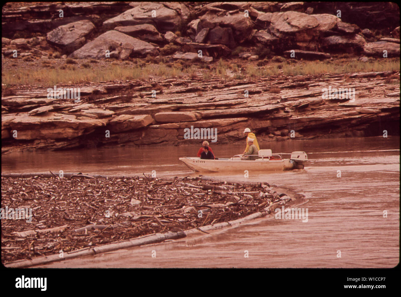 EPA MEN CHECK LOG BOOM FOR LEAKAGE OF OIL AND DEBRIS FOLLOWING A ...