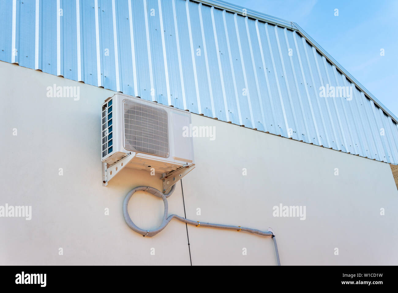 Air conditioner compressor hi-res stock photography and images - Alamy