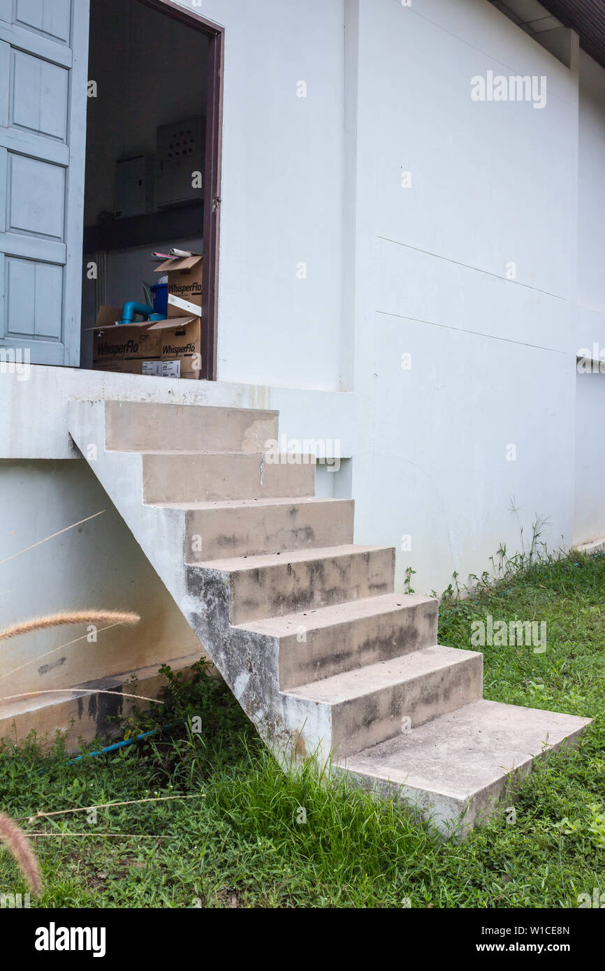 Cement stairs hi-res stock photography and images - Alamy