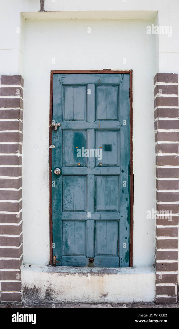 Old wooden gateway hi-res stock photography and images - Alamy