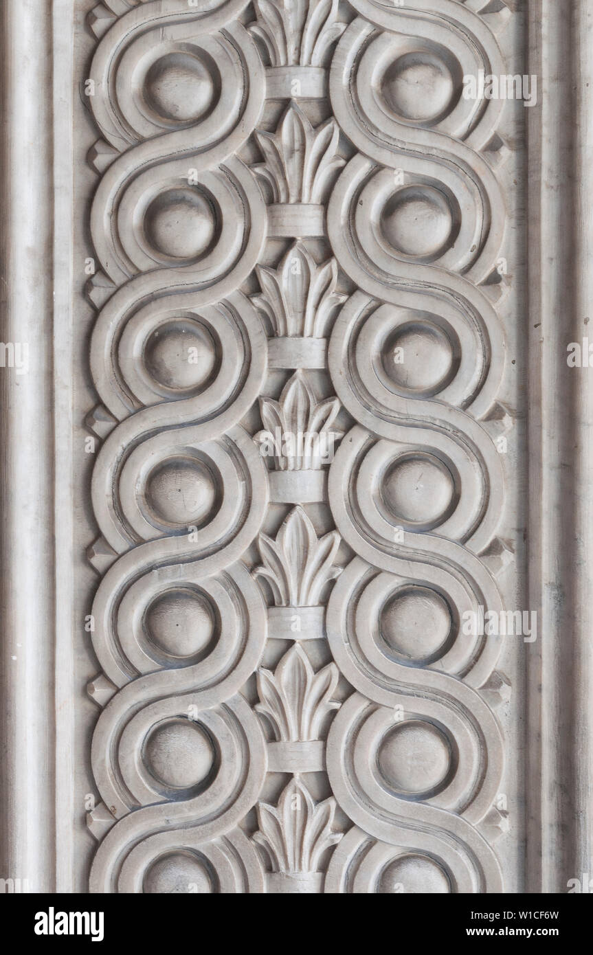 Bas relief on cathedrals facade hi-res stock photography and images - Alamy