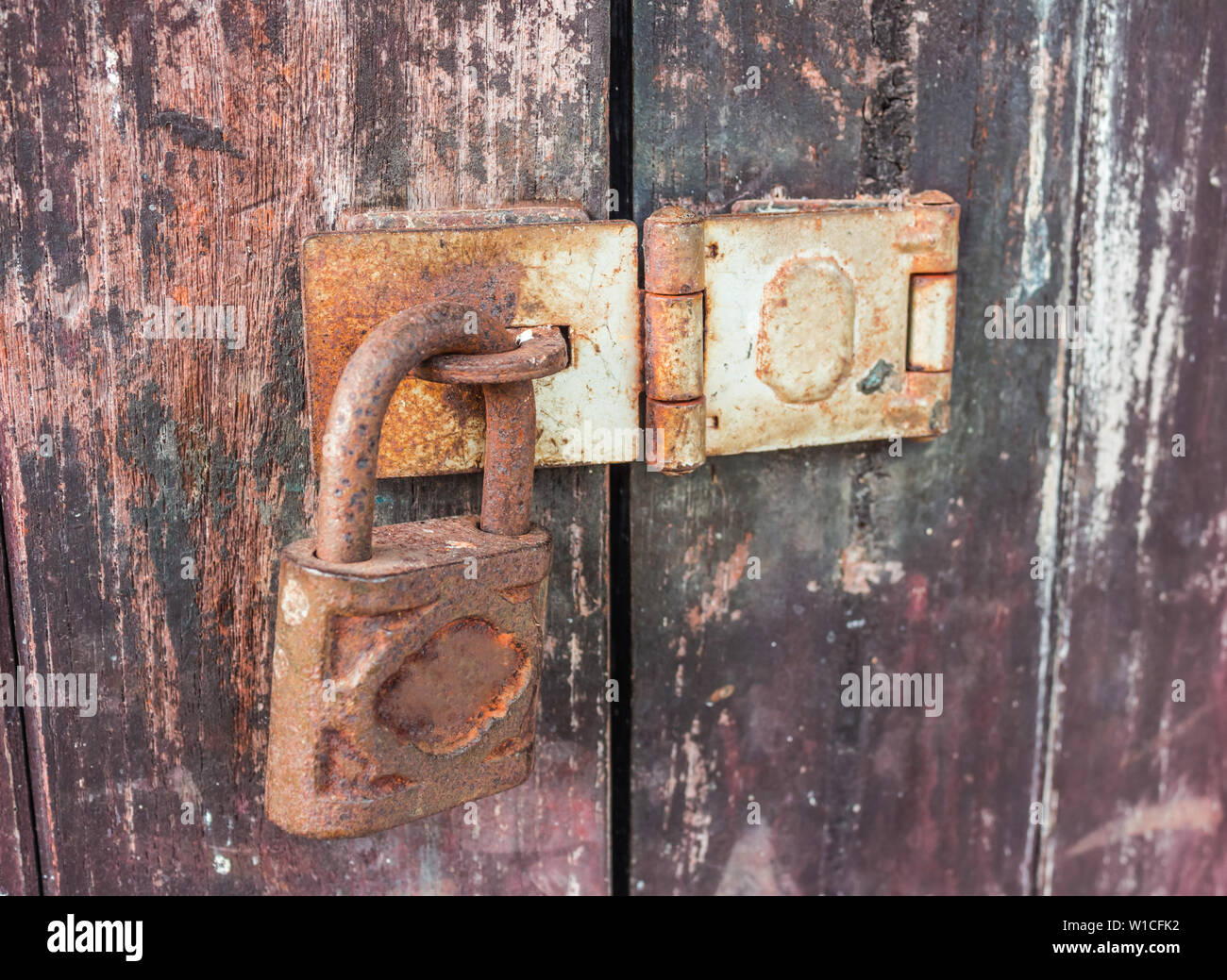 Old key lock hi-res stock photography and images - Alamy