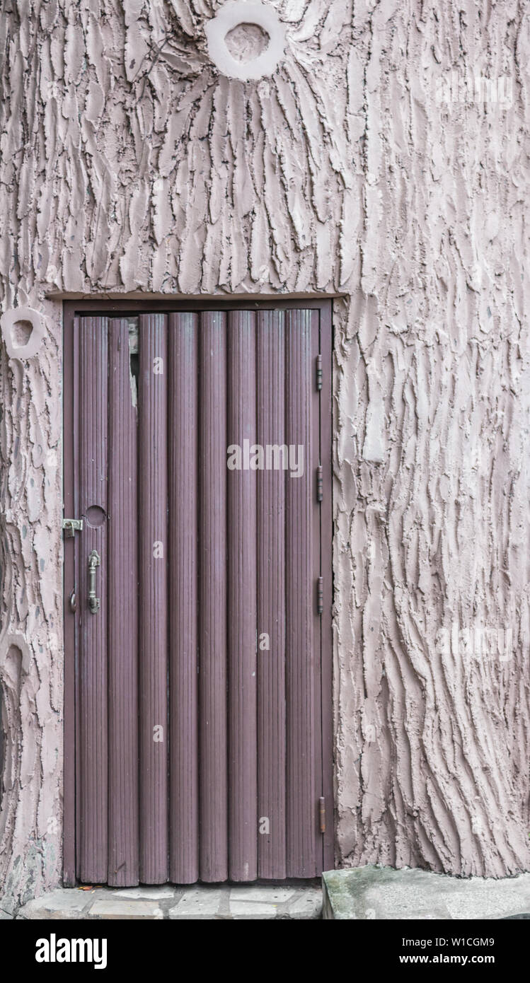 Tree door hi-res stock photography and images - Alamy