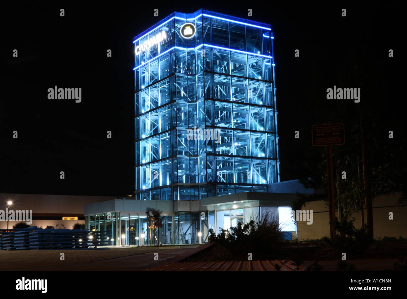 Carvana hi-res stock photography and images - Alamy