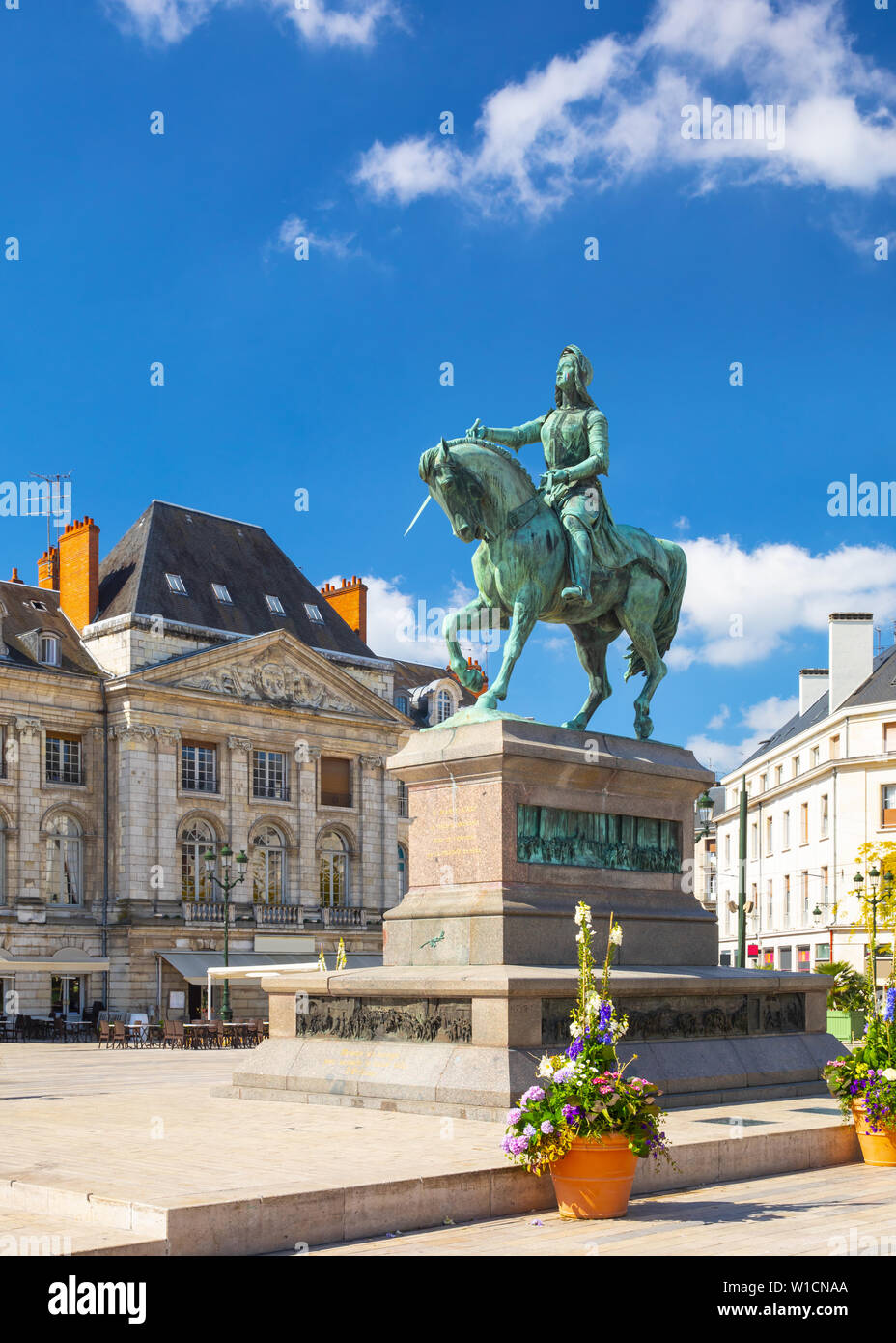 Monument of Jeanne d'Arc on Place du Martroi in Orleans, France Stock Photo - Alamy