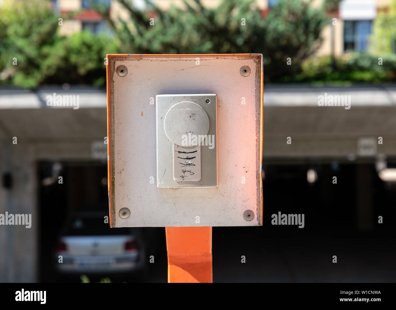 Electric automatic traffic signal hi-res stock photography and images ...