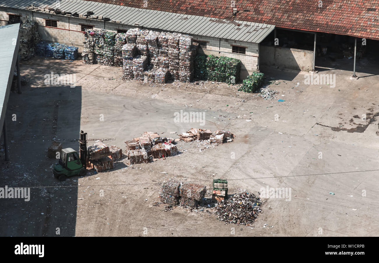 Recycling factory sorting machine hi-res stock photography and images ...