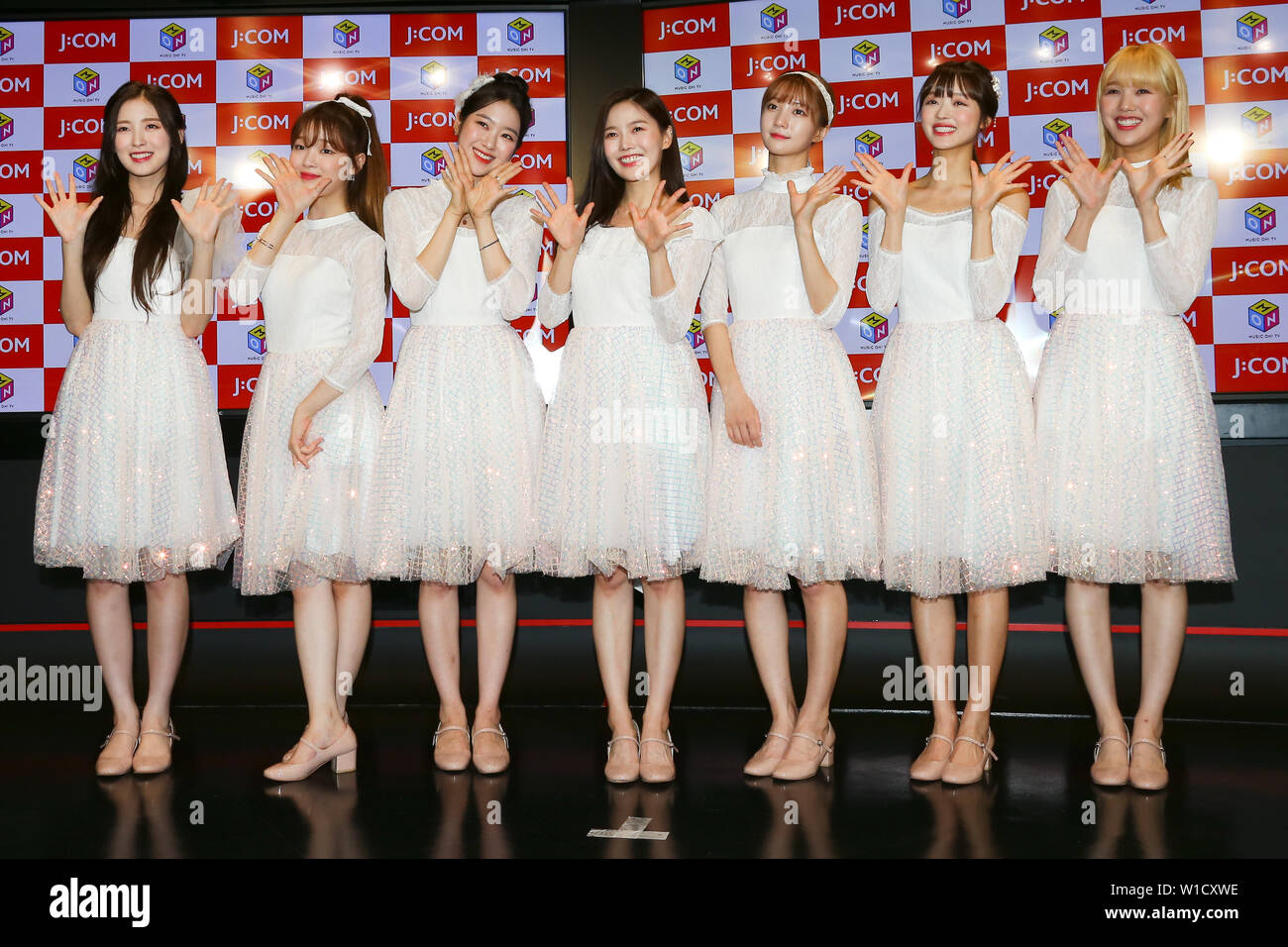 K pop oh my girl hi-res stock photography and images - Alamy