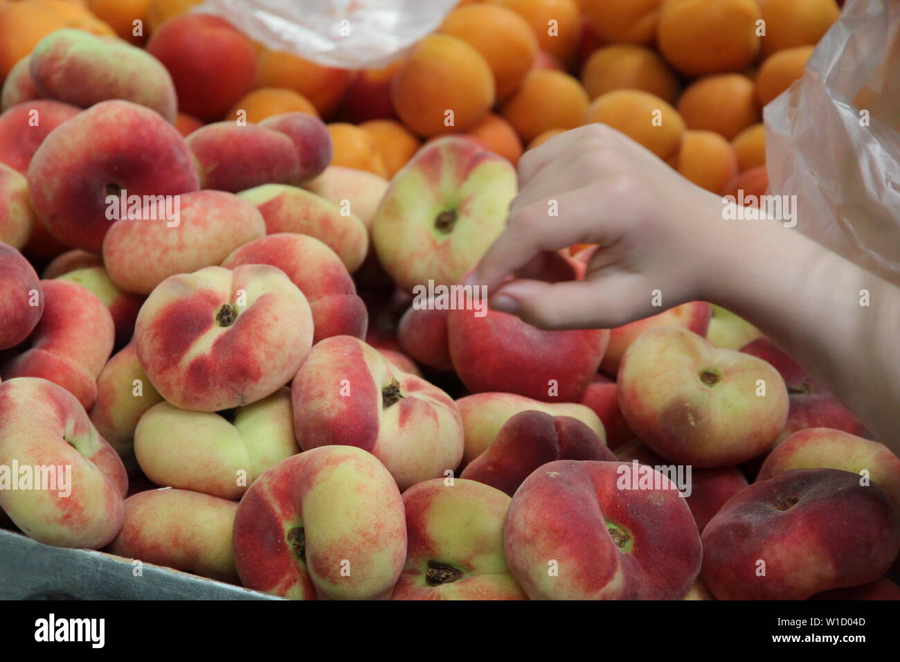 Imported fruits hi-res stock photography and images - Alamy