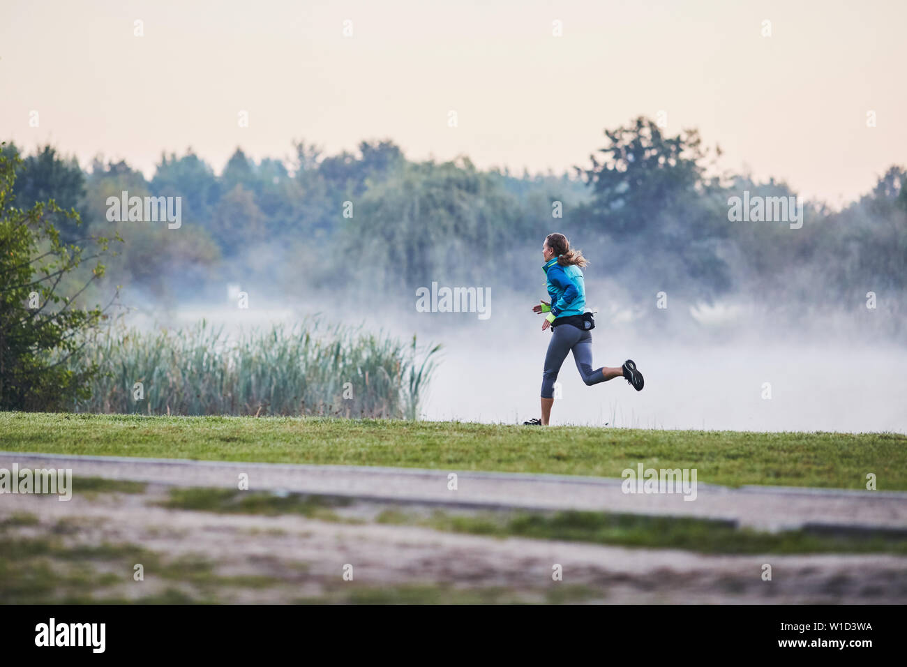 Jogging in the mist hi-res stock photography and images - Alamy