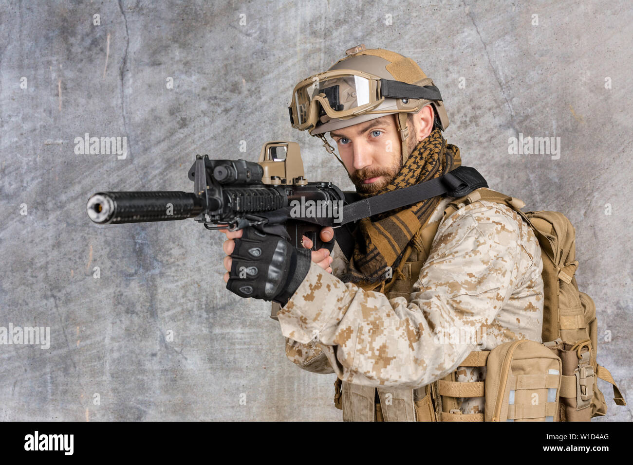 Modern soldier with rifle Stock Photo - Alamy