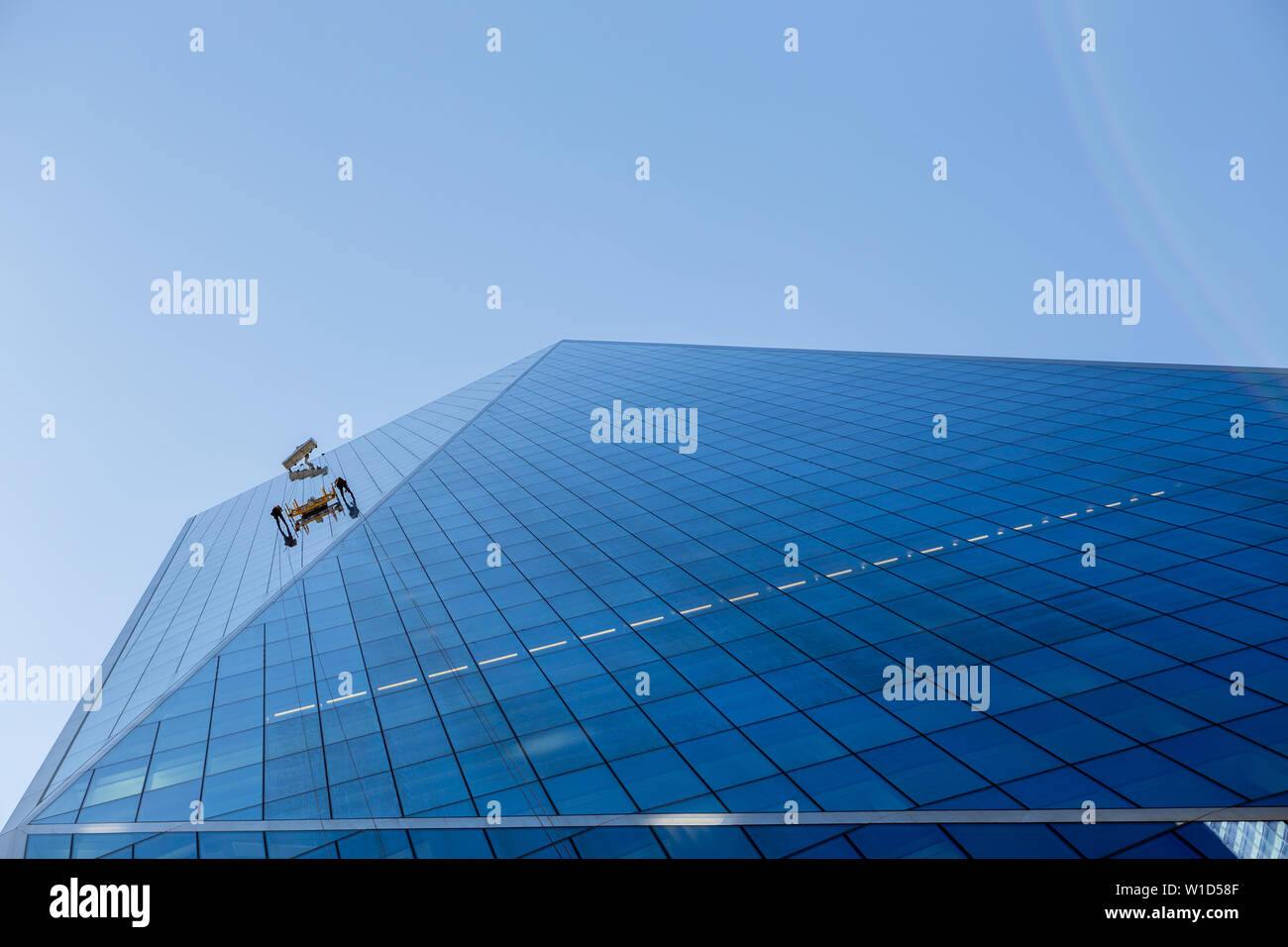 Skyscraper cleaning hi-res stock photography and images - Alamy