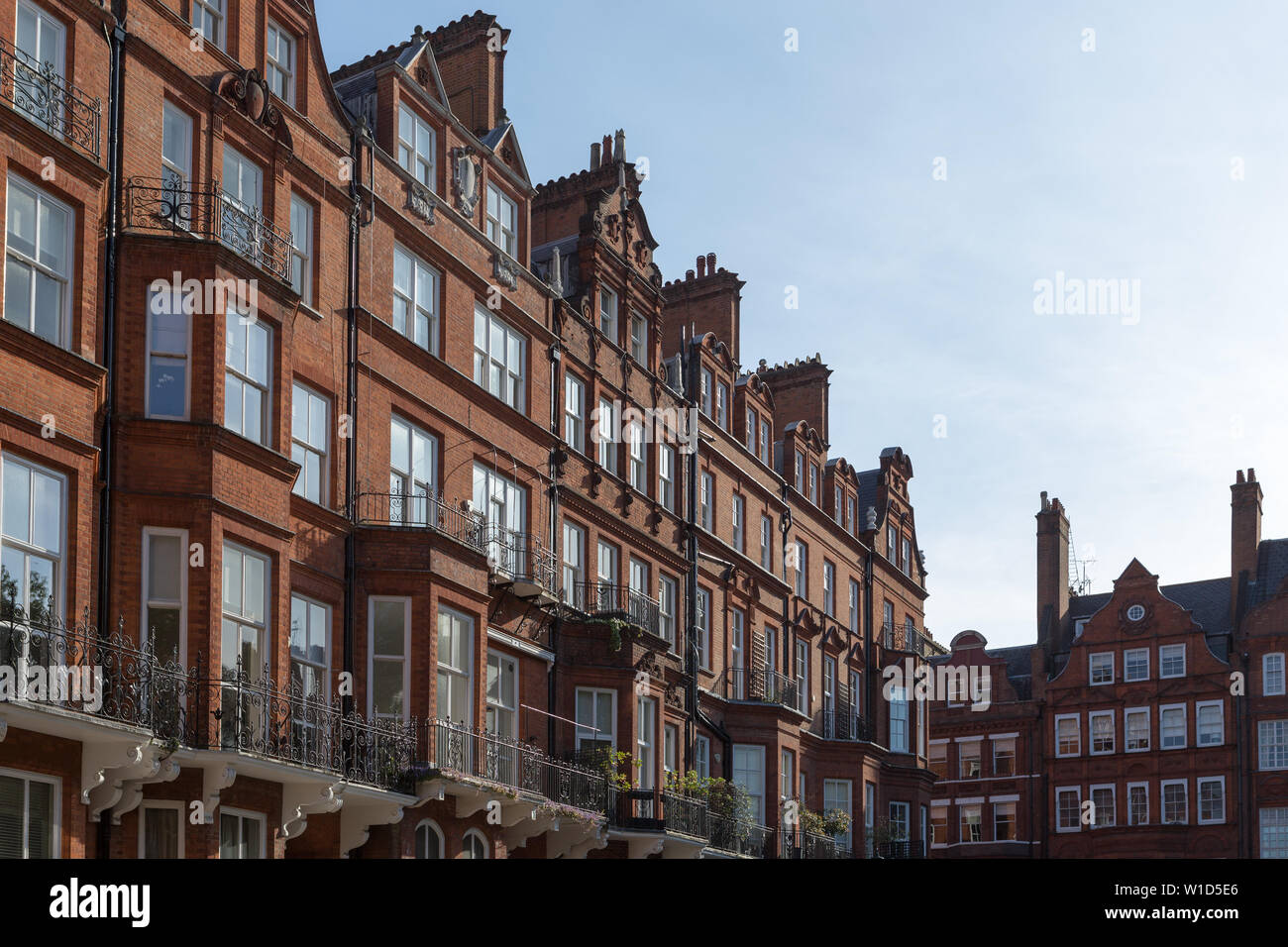 High street victorian period hi-res stock photography and images - Alamy