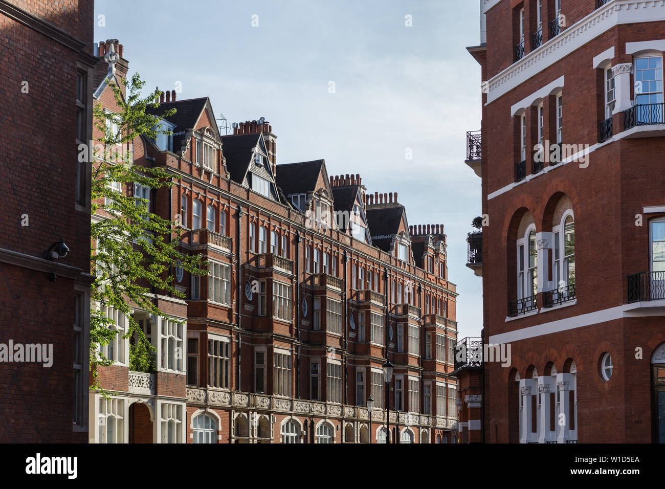 High street victorian period hi-res stock photography and images - Alamy