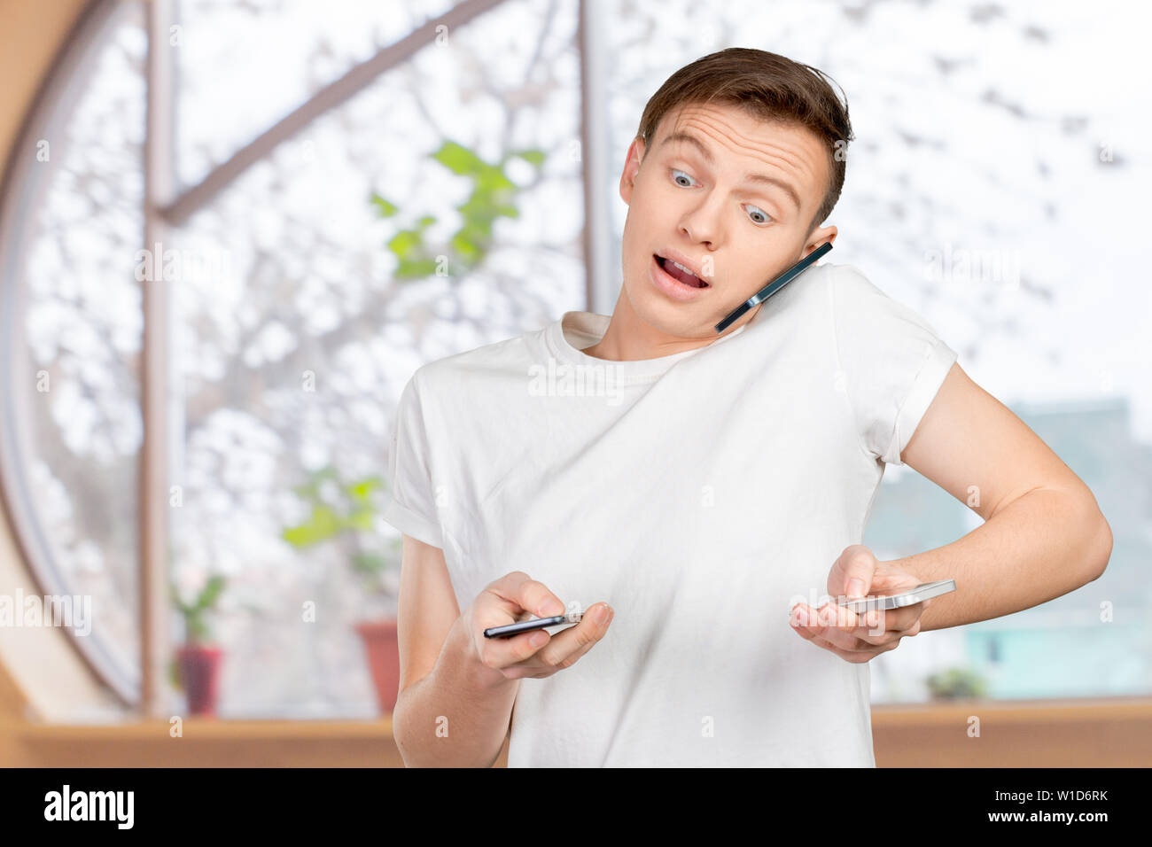 Mobile phones elegant business hi-res stock photography and images - Alamy