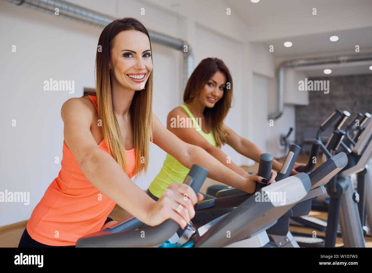 Two figure exercises hi-res stock photography and images - Alamy