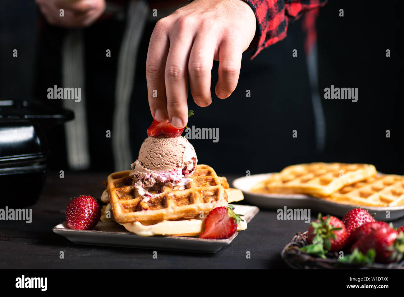 Close up hand pastry chef hi-res stock photography and images - Alamy