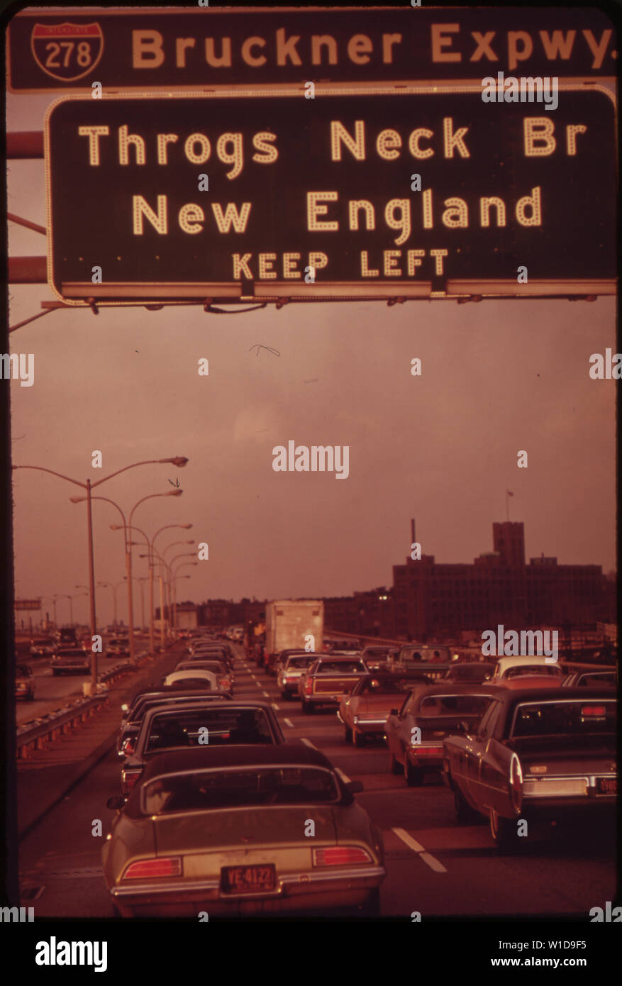 GOING EAST ON THE CROSS BRONX EXPRESSWAY Stock Photo - Alamy