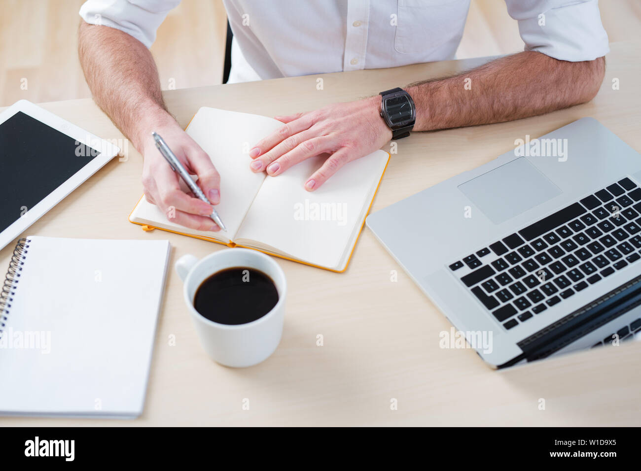 Working write hi-res stock photography and images - Alamy