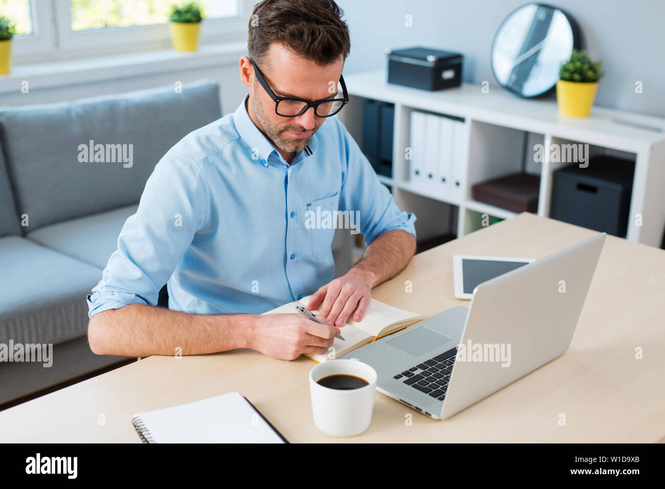 Freelancer writing in journal hi-res stock photography and images - Alamy