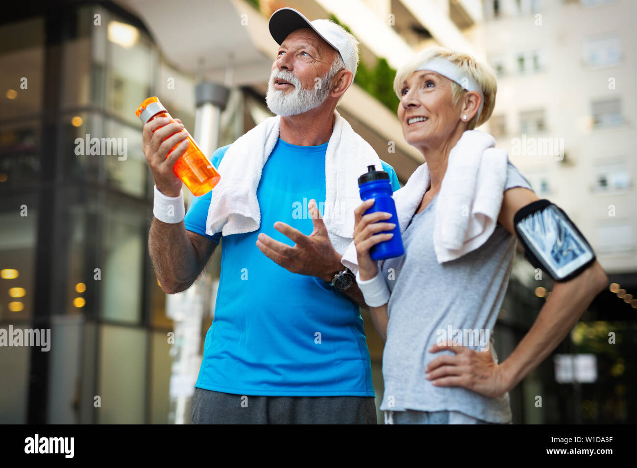 Athlete staying hydrated hi-res stock photography and images - Alamy