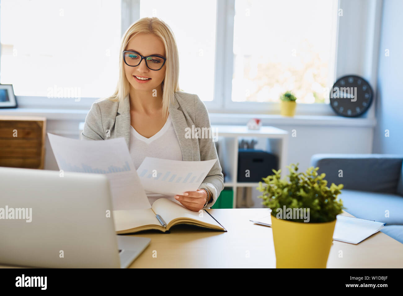 Woman working in home office hi-res stock photography and images - Alamy