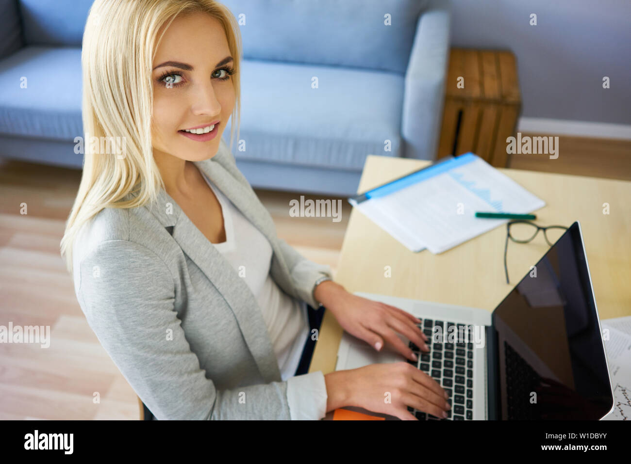 Business woman working laptop charts hi-res stock photography and ...