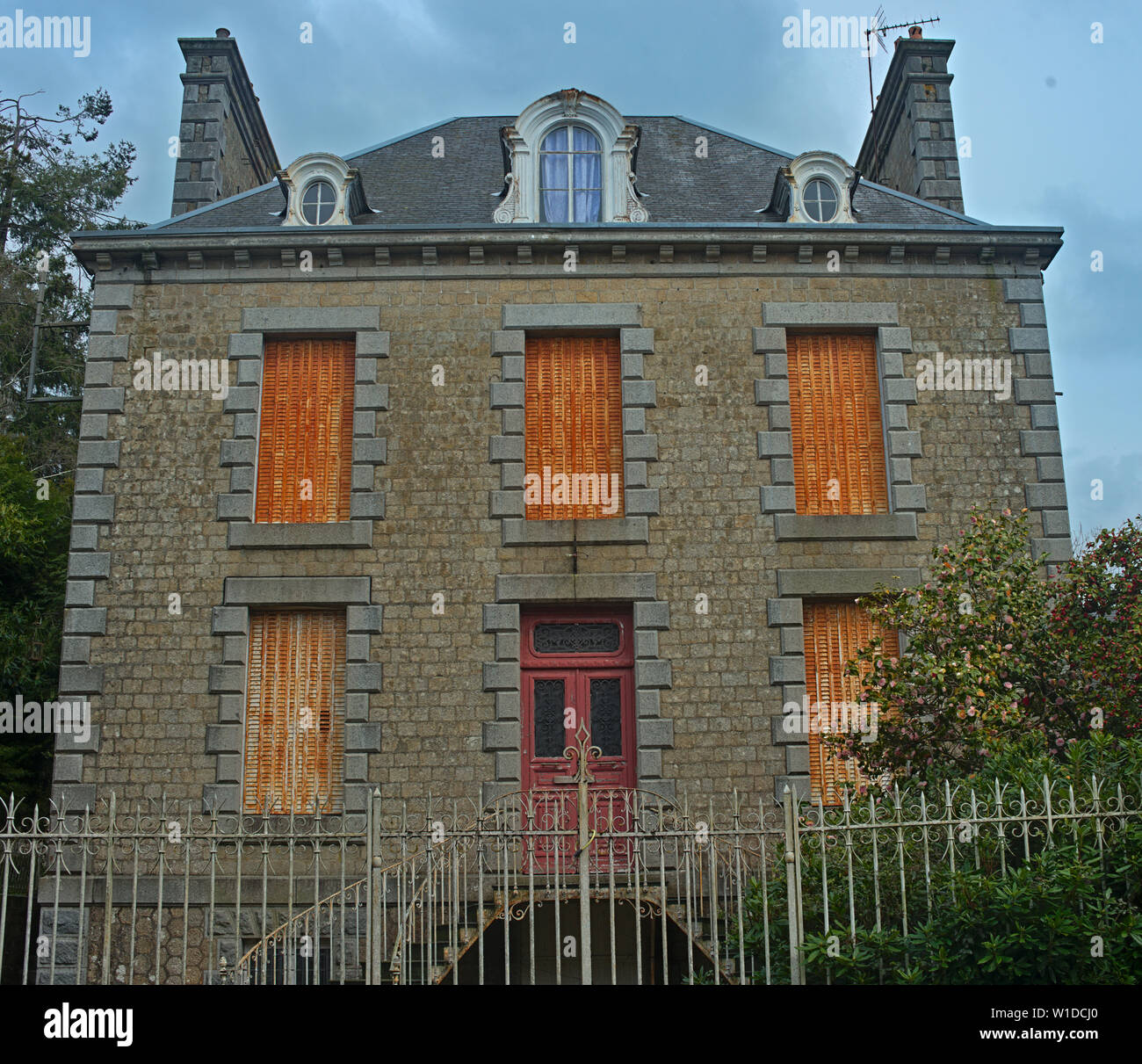 Typical old french manor house hi-res stock photography and images - Alamy