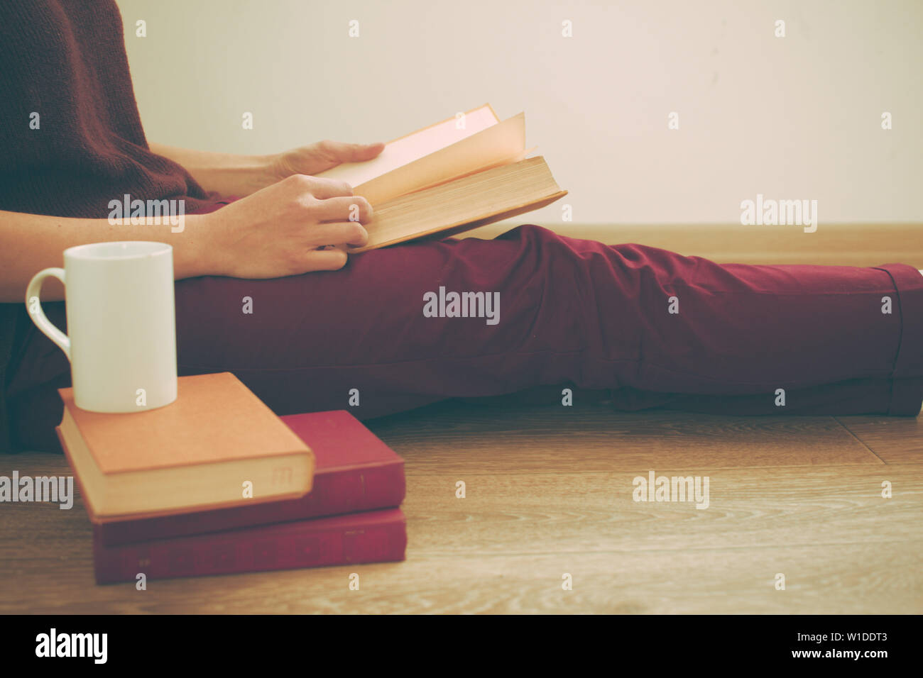 Woman reading the book Stock Photo - Alamy