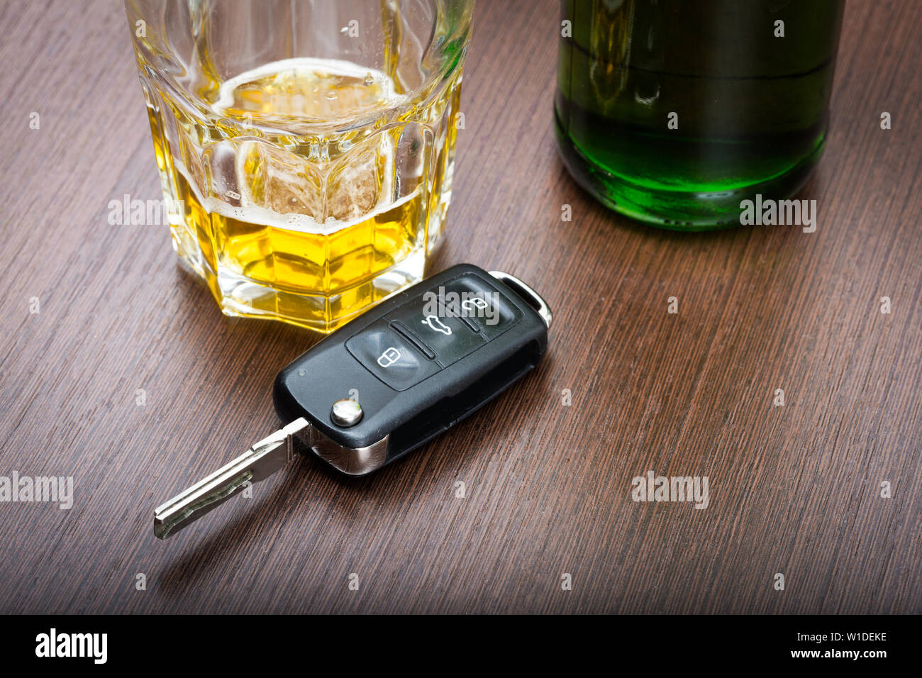 Spilled whiskey glass hi-res stock photography and images - Alamy