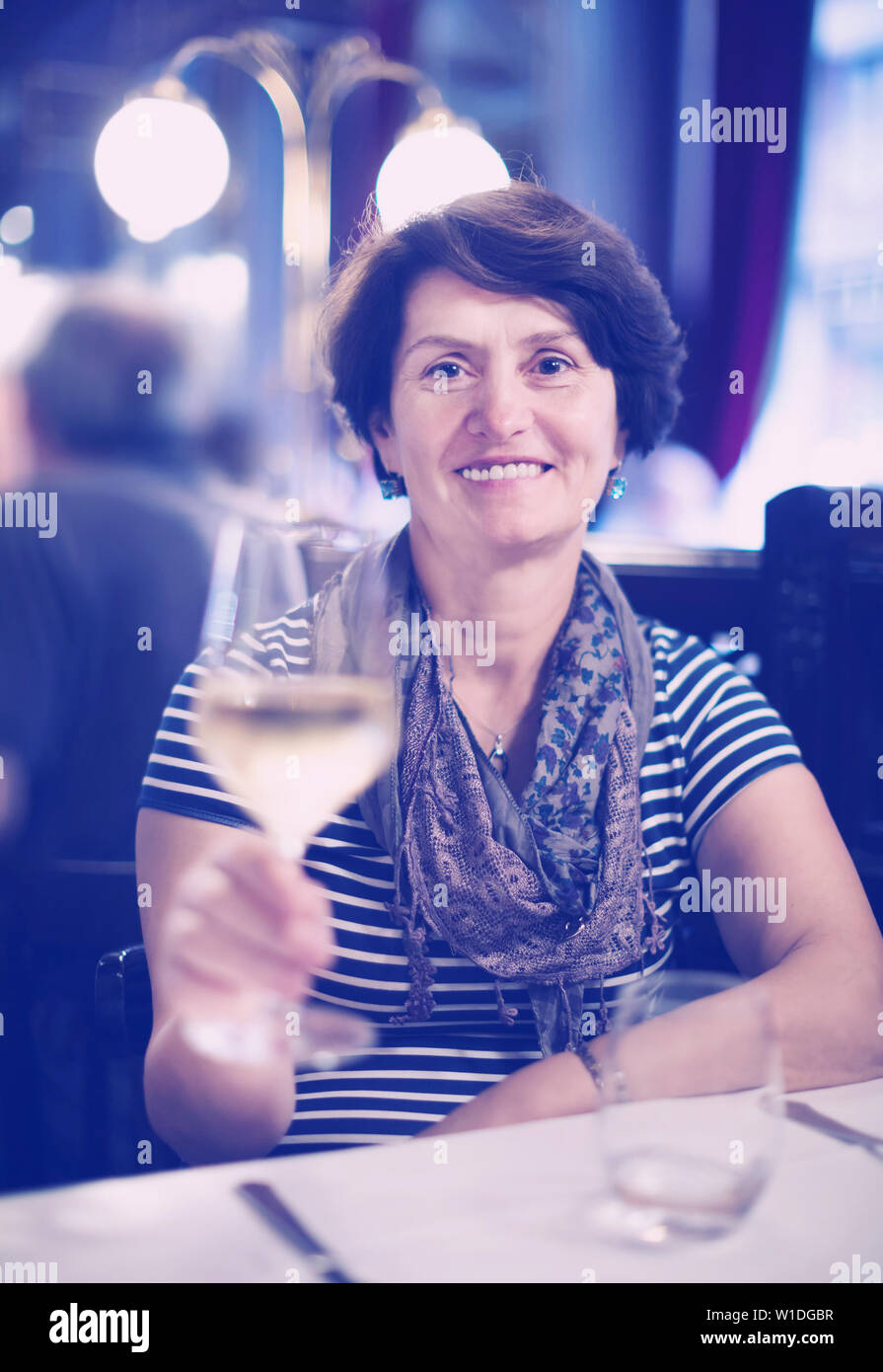 Woman eating dinner lonely hi-res stock photography and images - Alamy
