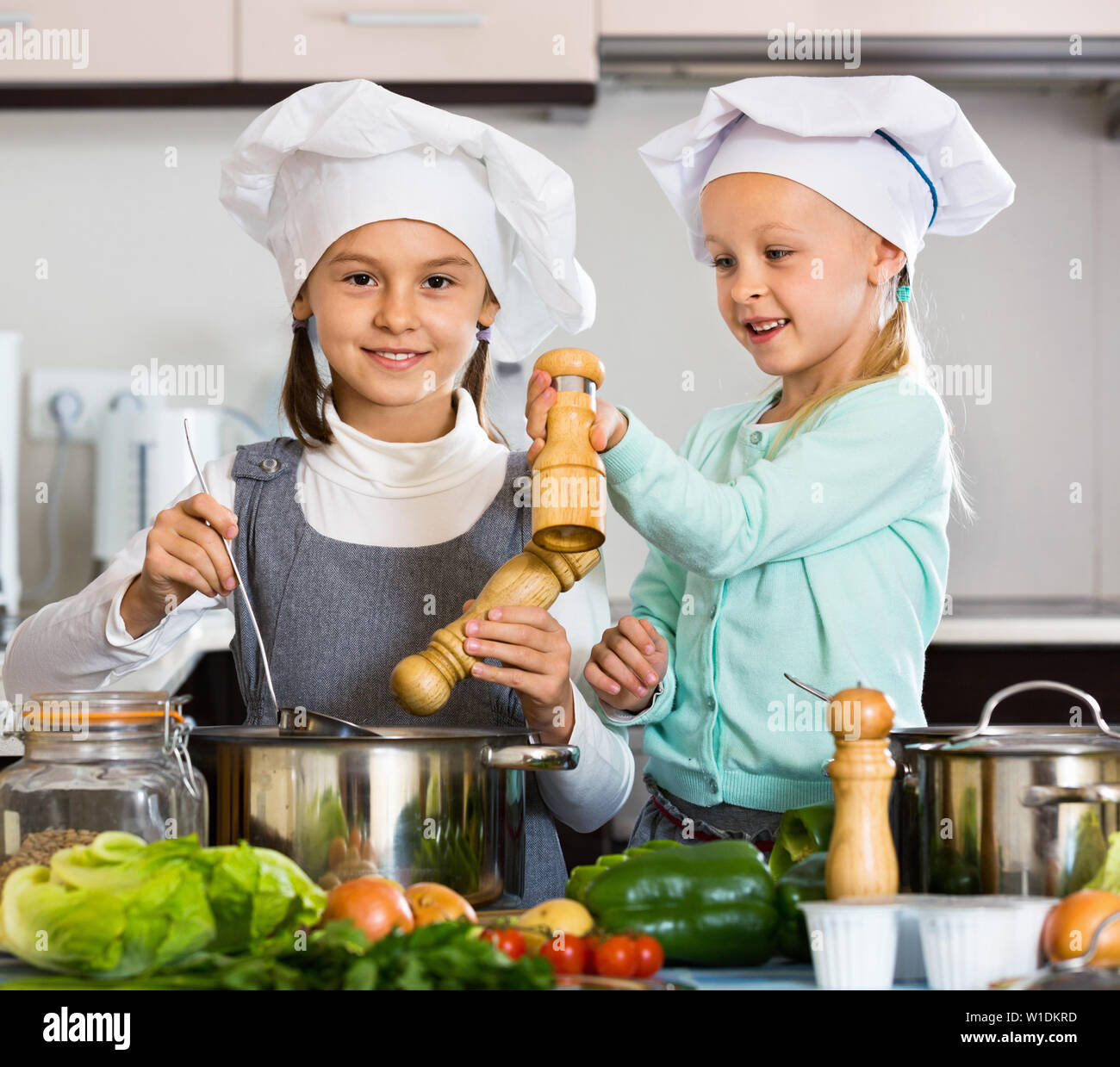 Two sisters cooking together hi-res stock photography and images - Alamy