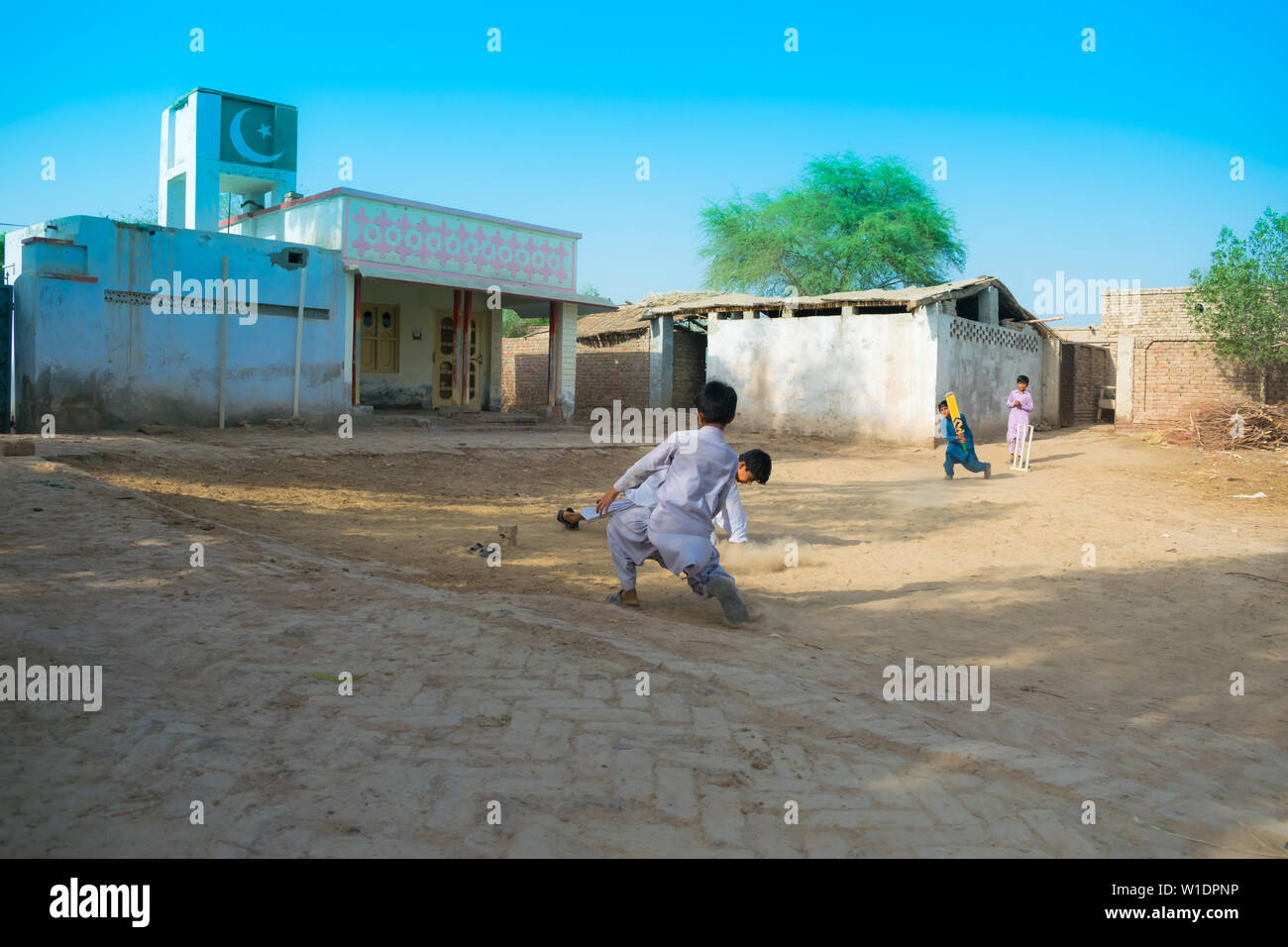Boy playing cricket pakistan hi-res stock photography and images - Alamy
