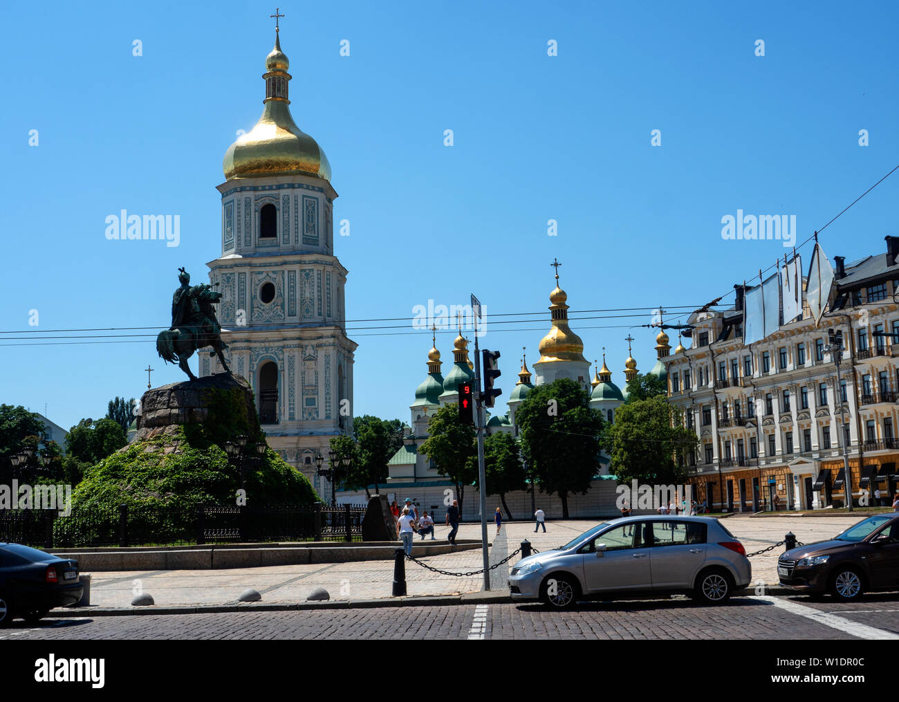 Monument to Bogdan Khmelnitsky in front of the Sofia monastery on the ...