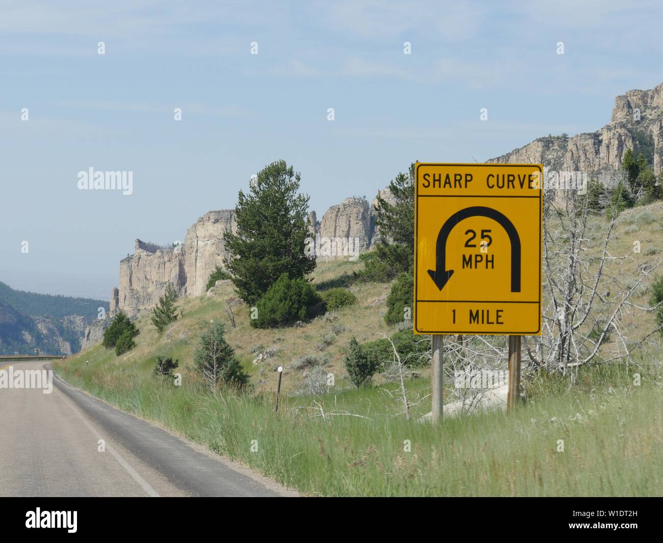 25 mph speed limit sign hi-res stock photography and images - Alamy