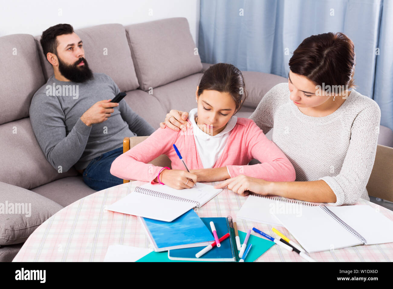 Adult mother helping her child to do homework at home Stock Photo - Alamy