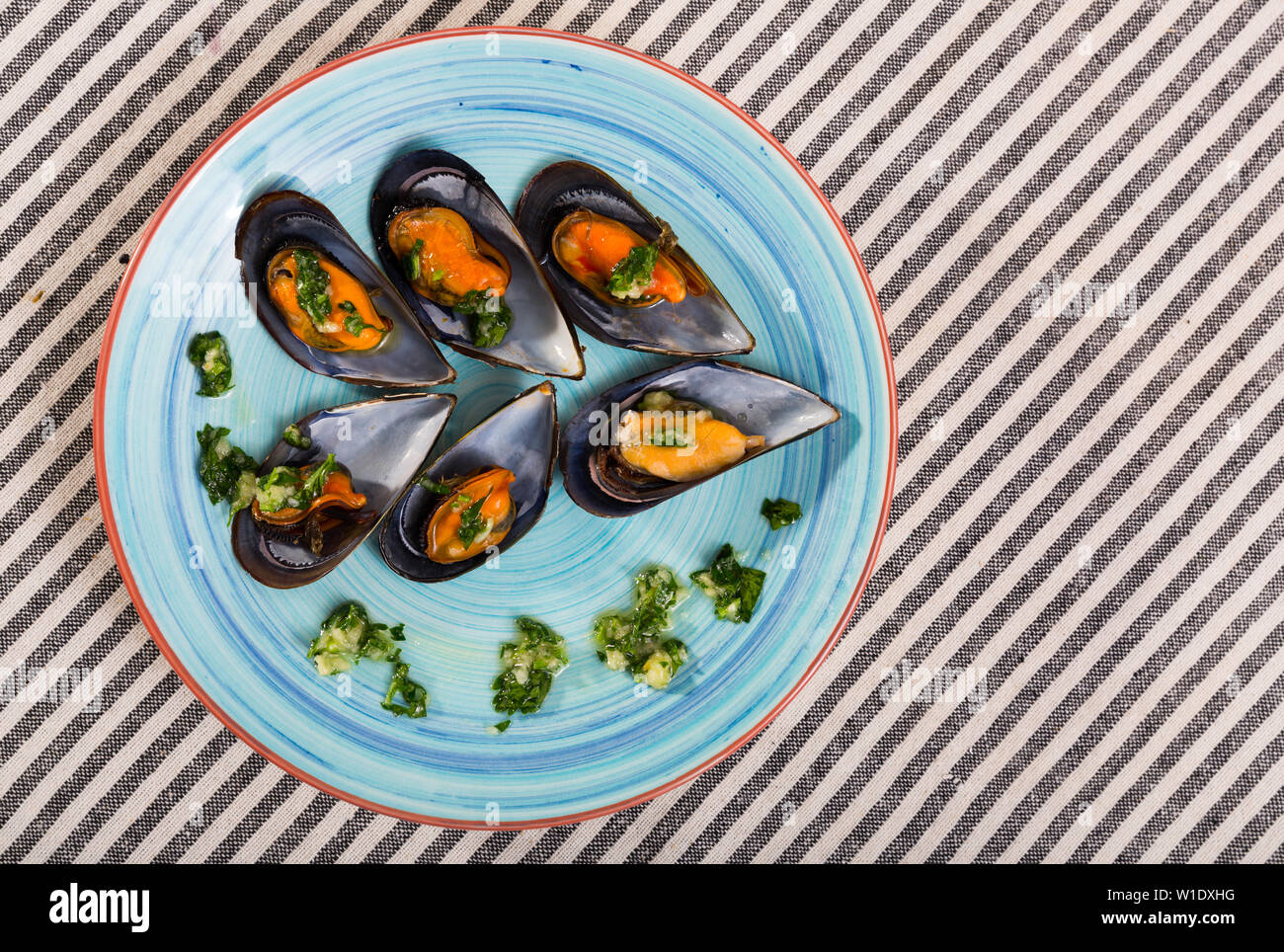 Striped mussels hi-res stock photography and images - Alamy