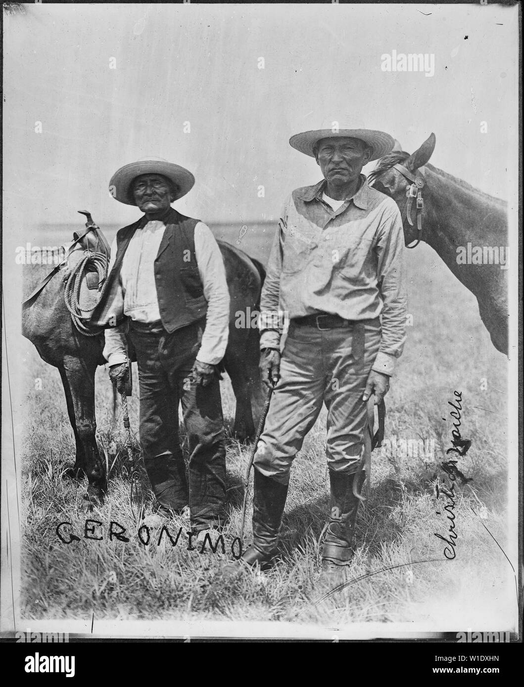 Geronimo photo Black and White Stock Photos & Images - Alamy