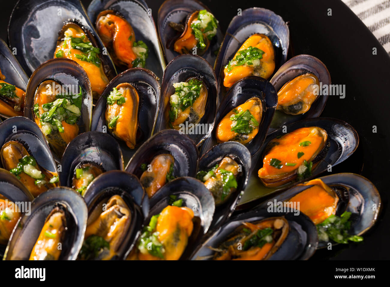 Striped mussels hi-res stock photography and images - Alamy