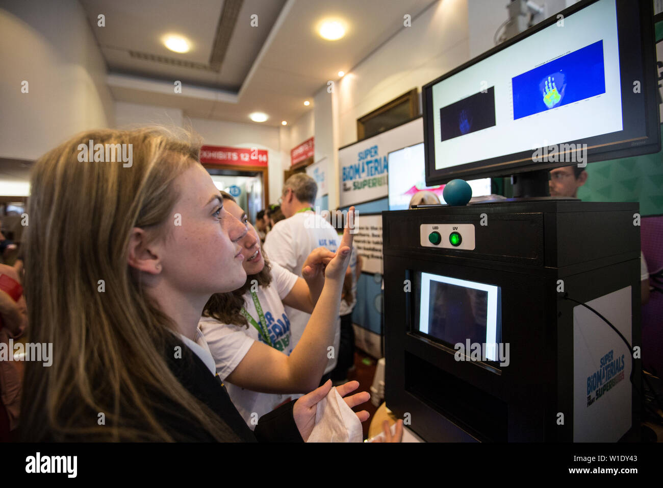 Science exhibition students hi-res stock photography and images - Alamy