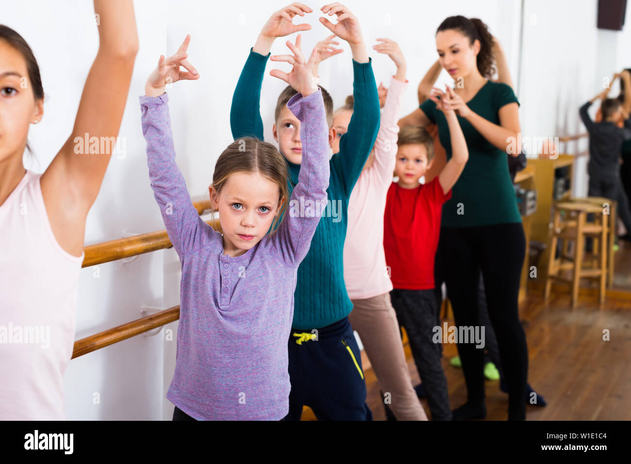 Ballet studio primary hi-res stock photography and images - Alamy