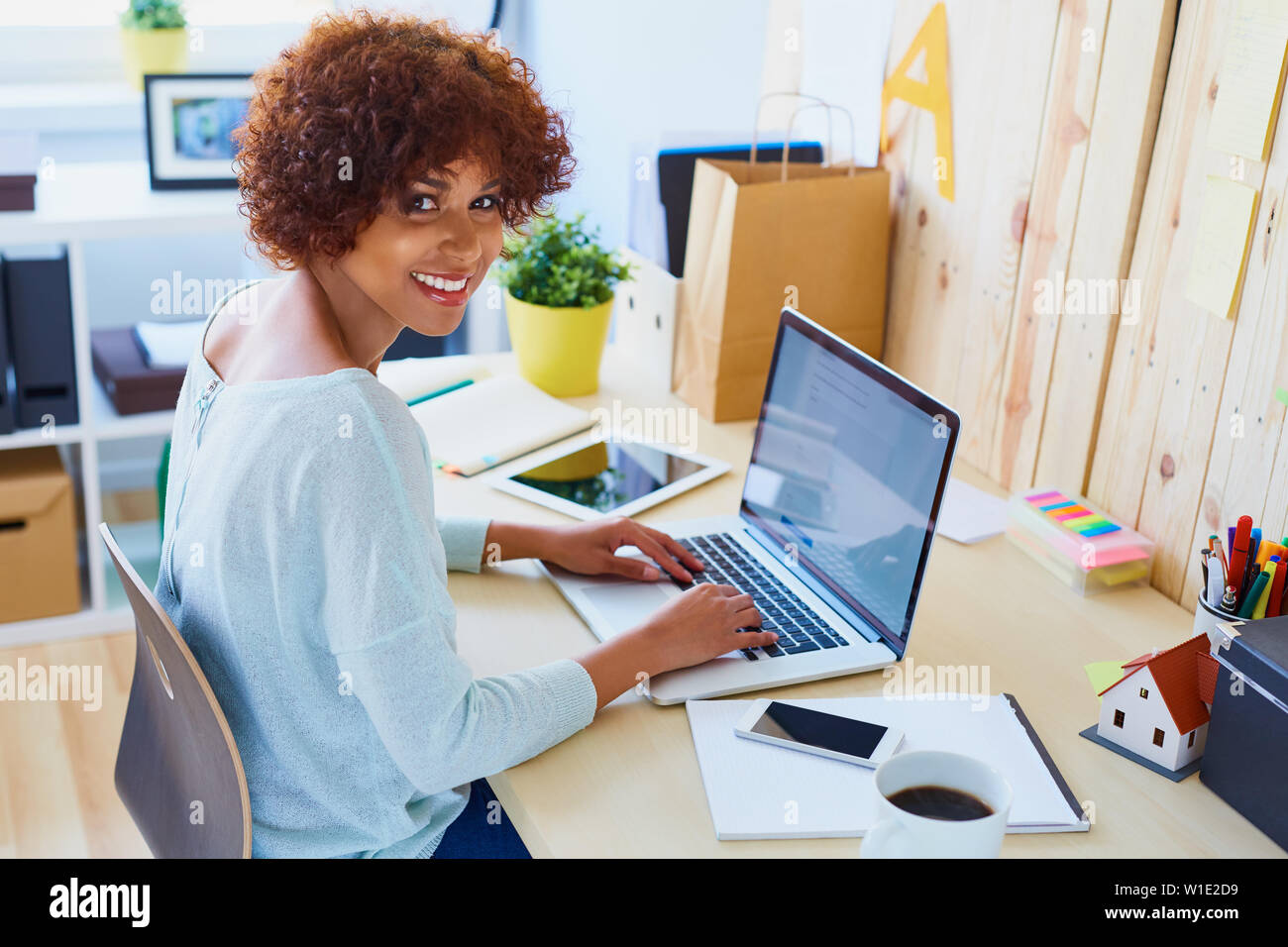 Data entry office hi-res stock photography and images - Alamy