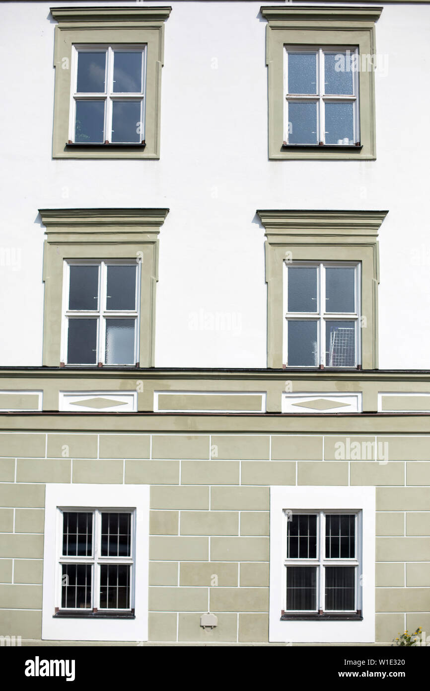Old facade many windows hi-res stock photography and images - Alamy