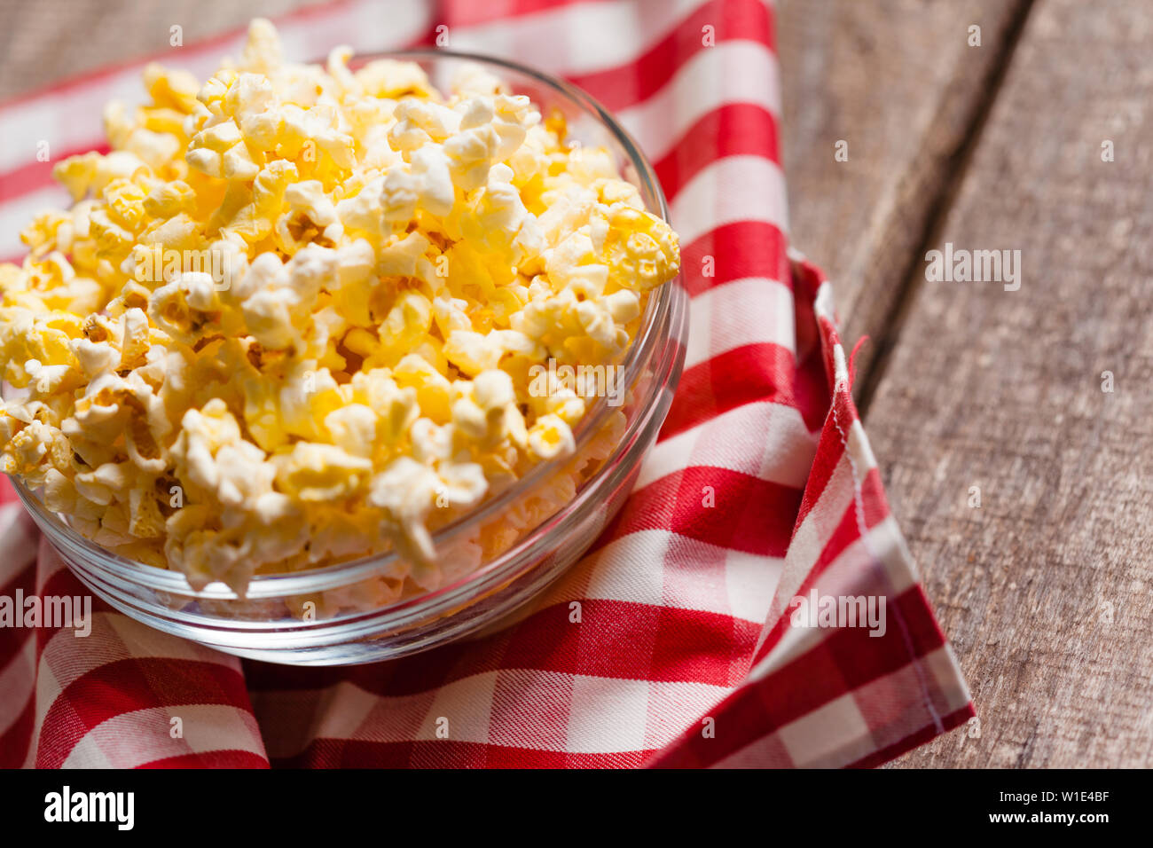 Cutting table movie hi-res stock photography and images - Alamy