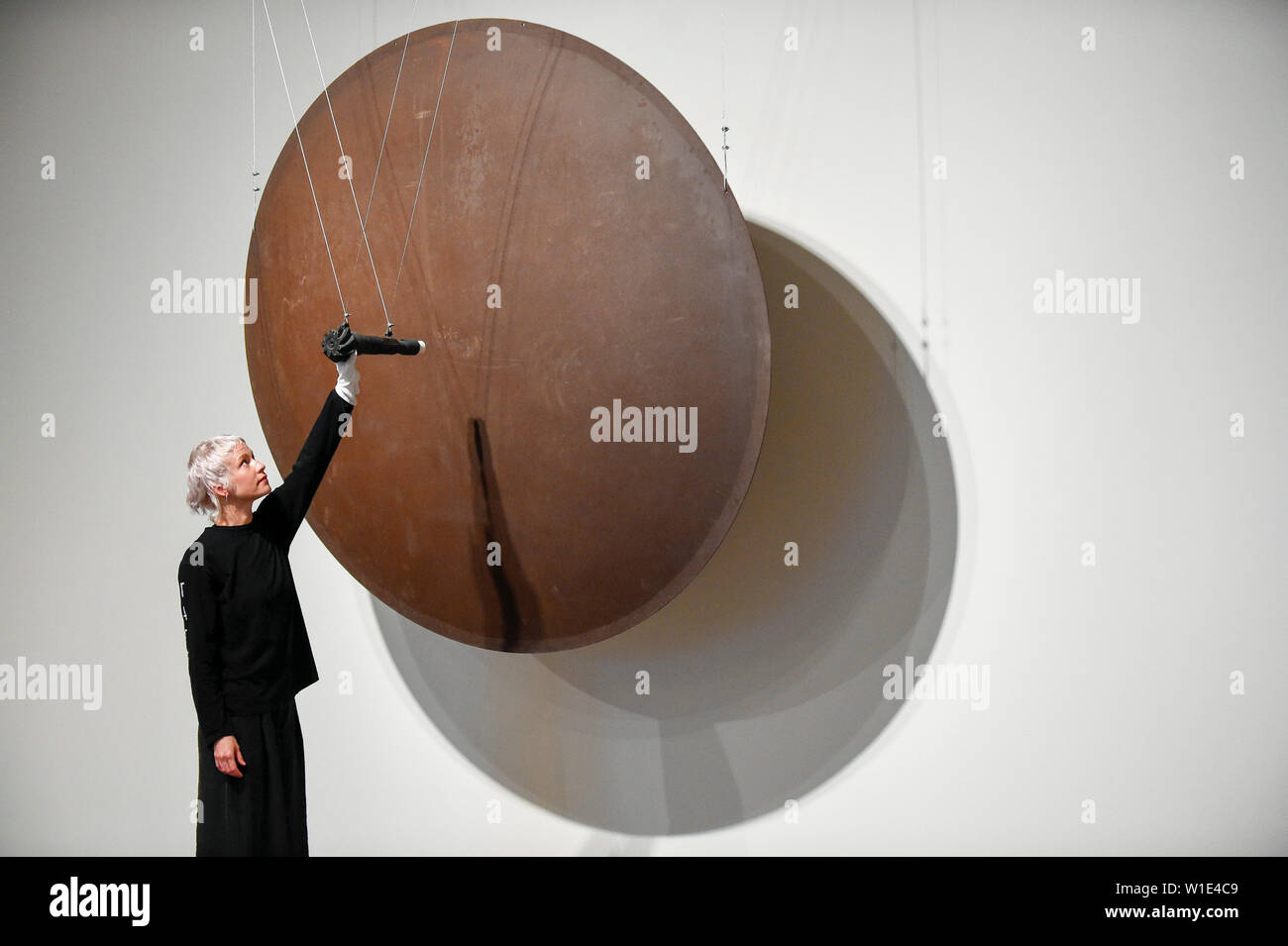 London, UK. 2 June 2019. A staff member with "Gong", 1978, by Takis ...