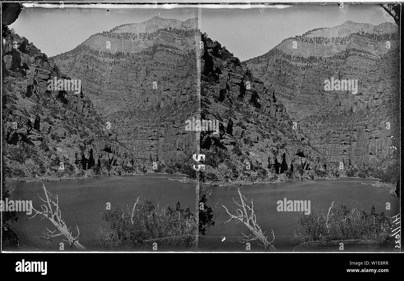 Green River. Nearer view of Dunn's Cliff, Canyon of Lodore. Old nos ...