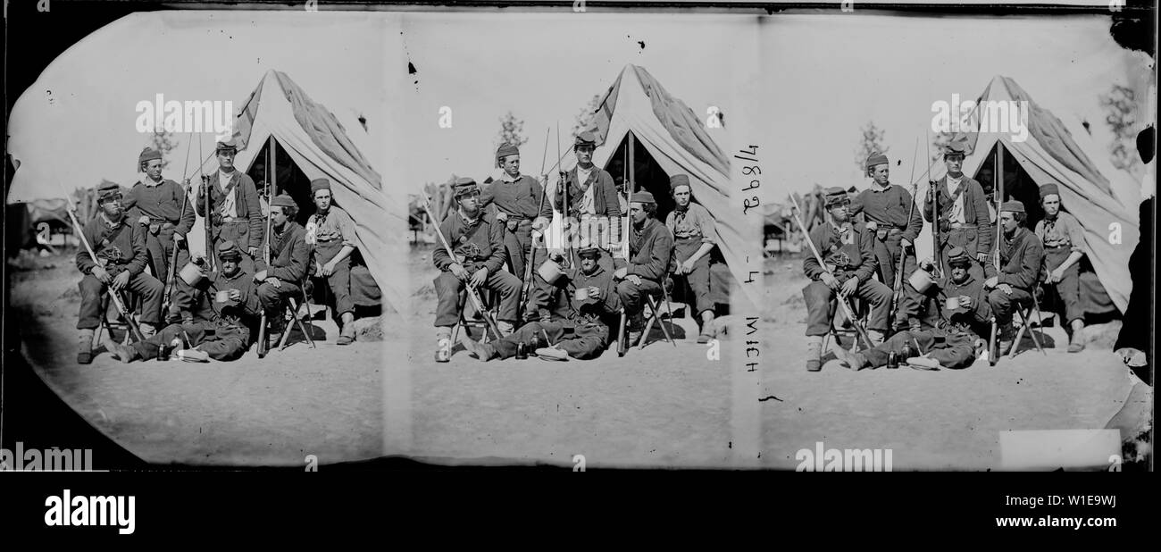 Group of 4th infantry hi-res stock photography and images - Alamy