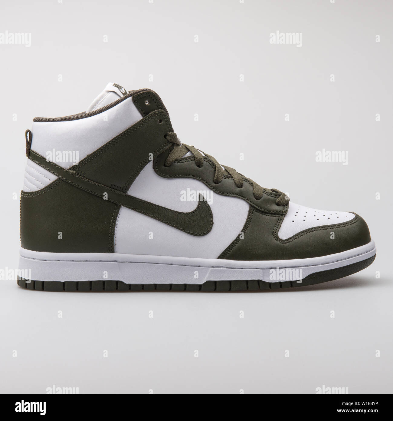 Basketball dunk top view hi-res stock photography and images - Alamy