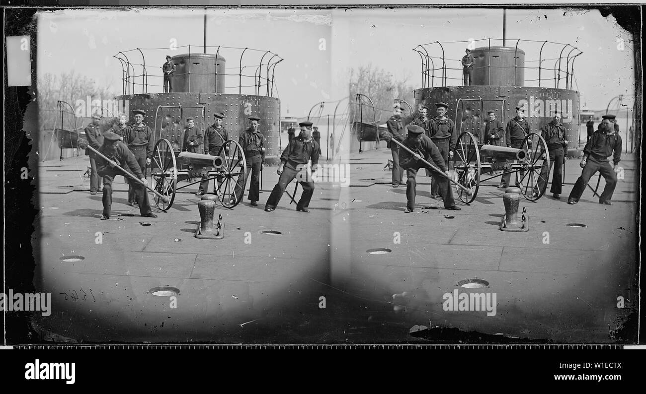 Gun squad on deck of monitor Stock Photo - Alamy